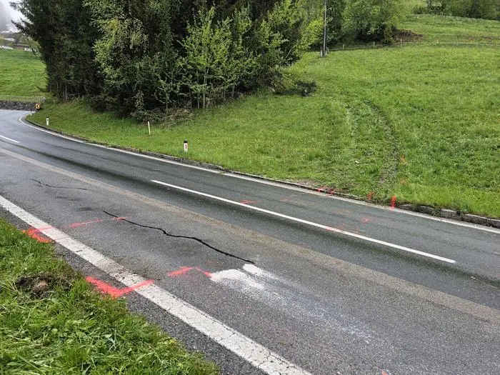 Tödlicher Unfall: Kärntner stürzte mit Auto 100 Meter ab